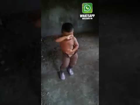 Esse menino dança muito