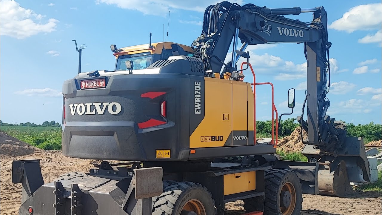 Volvo EWR170E - YouTube