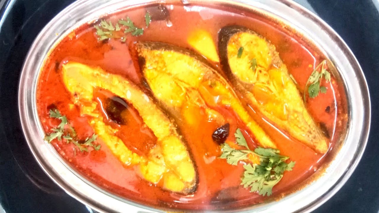 மீன் குழம்பு / Fish Kulambu karala style / Meen Kulambu recipe in tamil ...