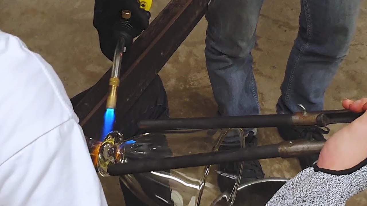 GLASSBLOWING 01 // FLARING TEST - YouTube
