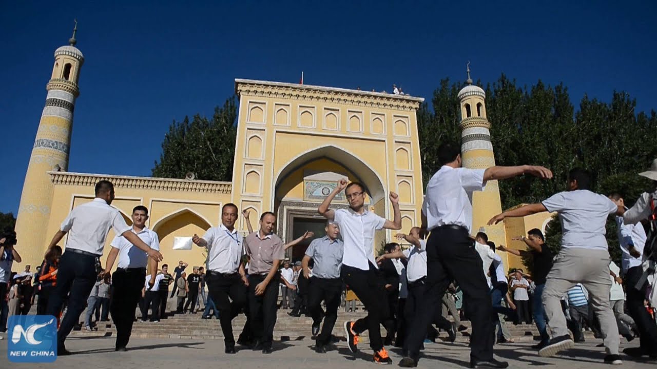 Muslims in Xinjiang celebrate Eid al-Fitr - YouTube
