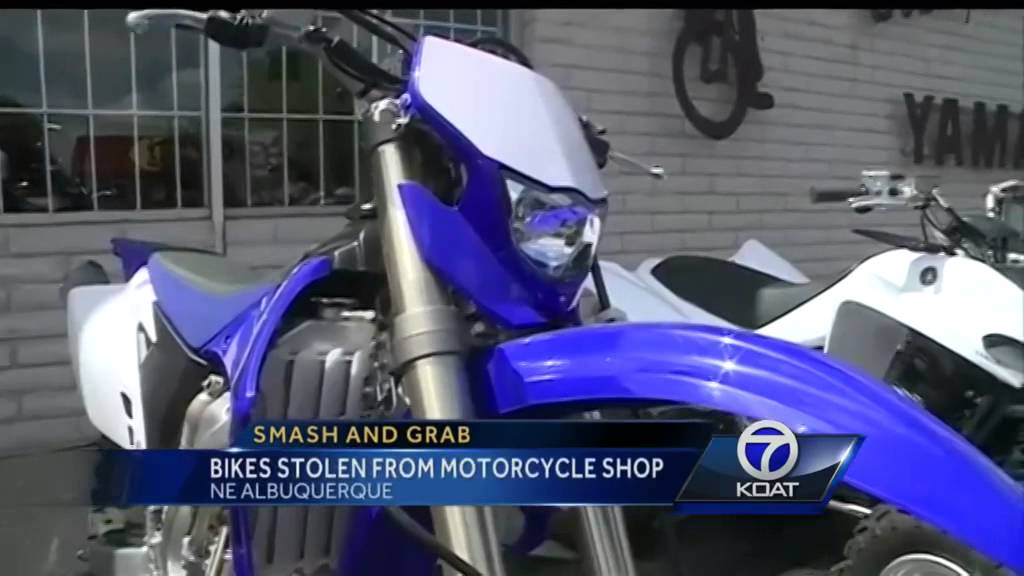 Smash and grab: Bikes stolen from motorcycle shop - YouTube