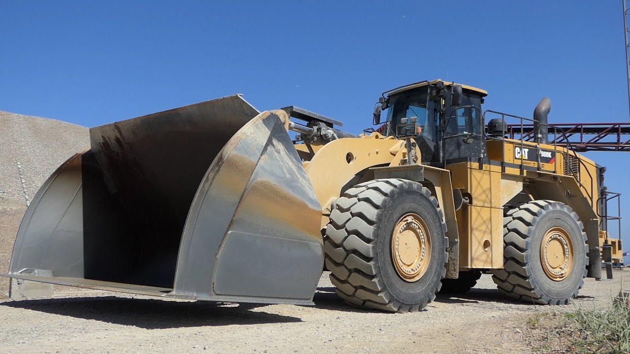 CAT 988K Wheel Loader moving gravel at Danish Gravel Pit | BIG Wheel ...