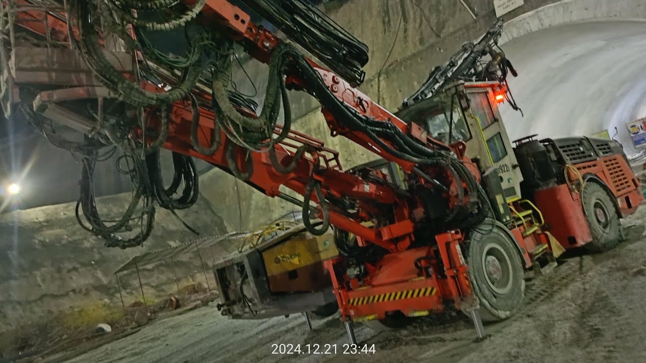 Boomer machine used to construction area - YouTube