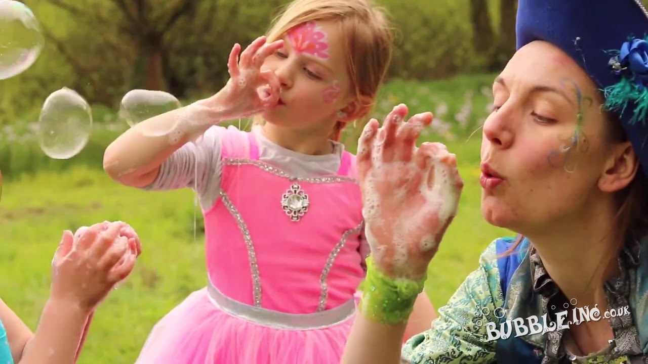 Outdoor Bubble shows from Bubble Inc! - YouTube