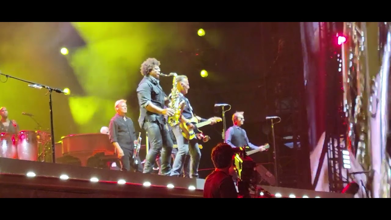 Bruce Springsteen and the E-Street Band, Horns at the end of Thunder ...