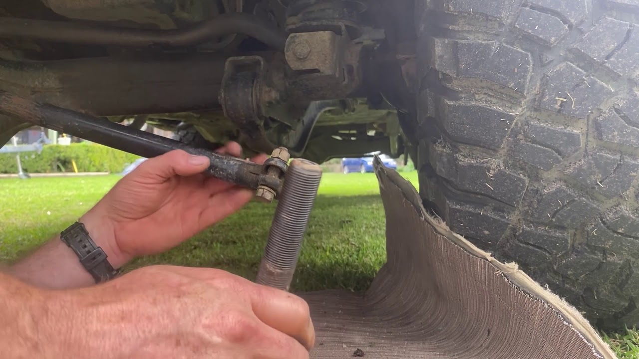 80 series landcruser relay rod ( tie rod ) end replacement. - YouTube