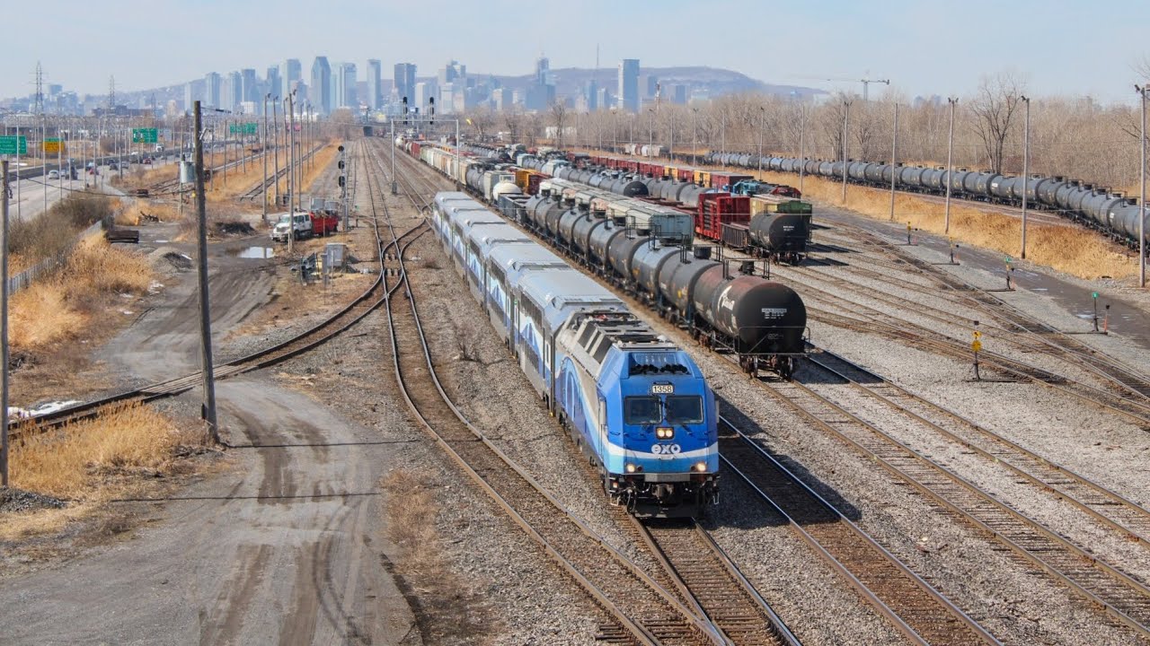 A variety of trains at Southwark in the morning and at noon - YouTube