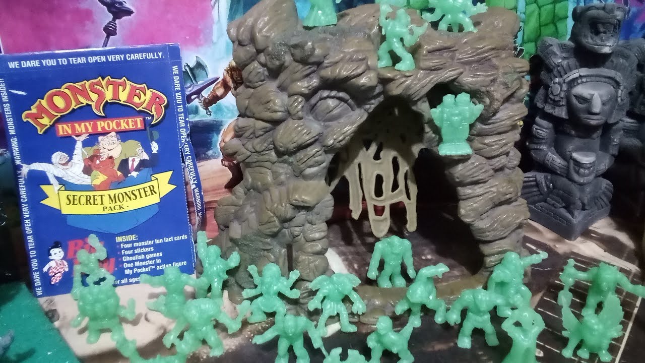 Monstruos de bolsillo Glow in the dark; Monsters in My pocket bootleg ...