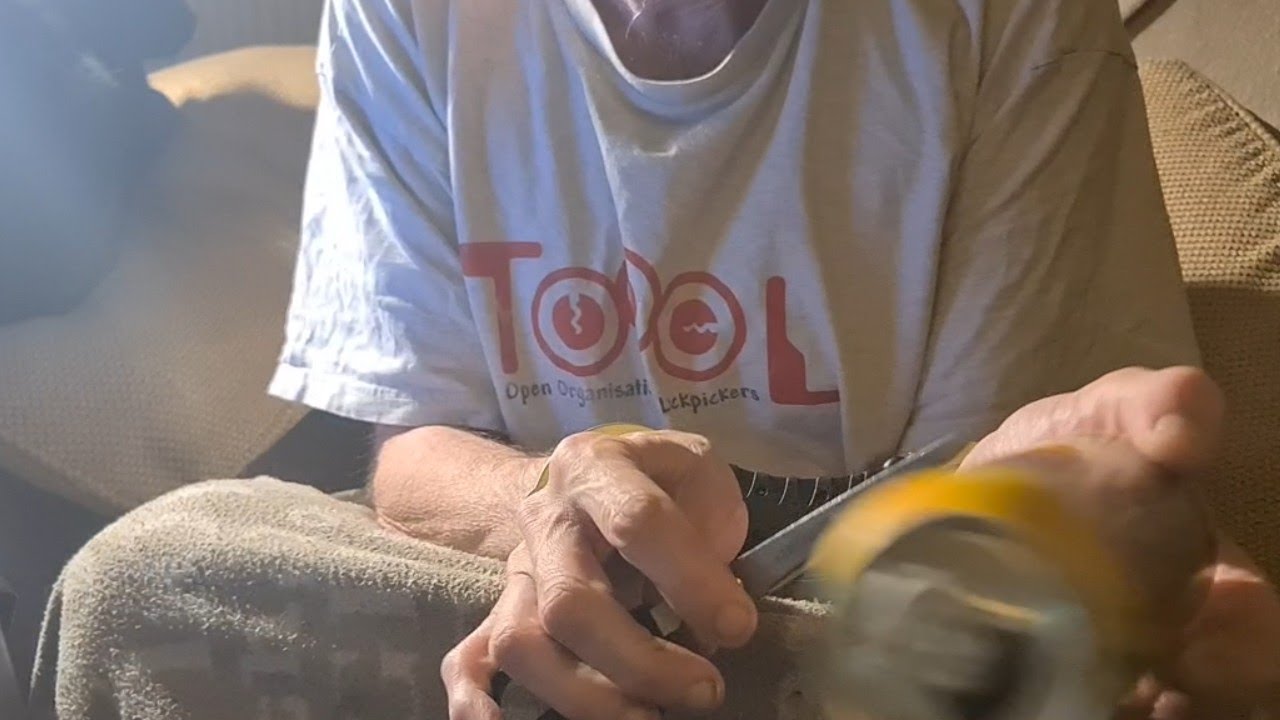 TCH 840 escape with an improvised shim #shacklemen Challenge #2 - YouTube