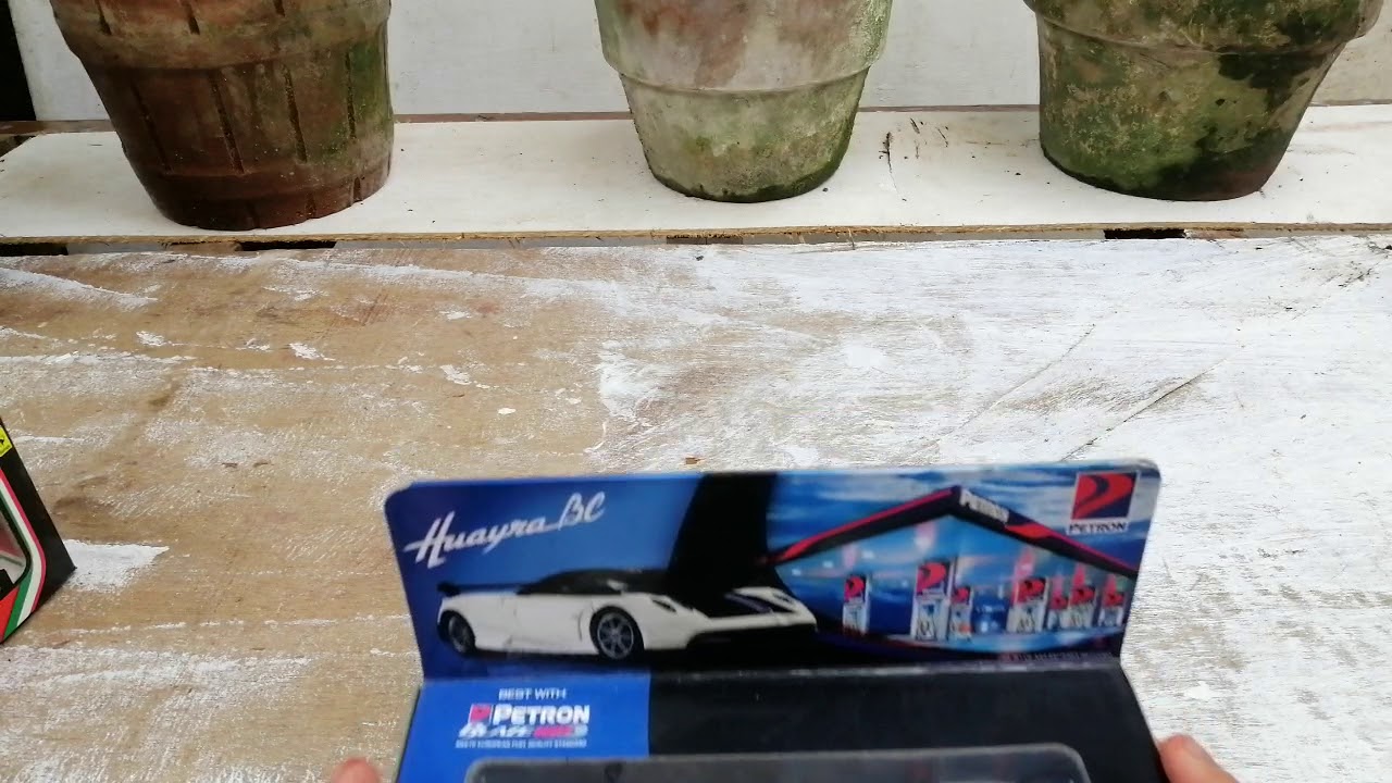 Petron Blaze 100 PAGANI Huayra BC VS Shell V POWER SF 16-H SCUDERIA ...