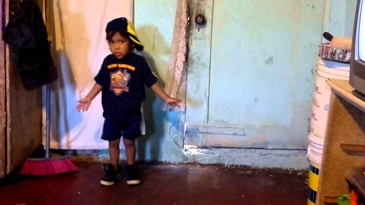 bailando el baile del caballo kevin - YouTube
