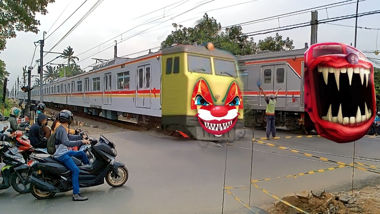 Kerete Api Panjang Titipo Kuning Muka Badut VS Kereta Api Panjang Train Eater ! - YouTube