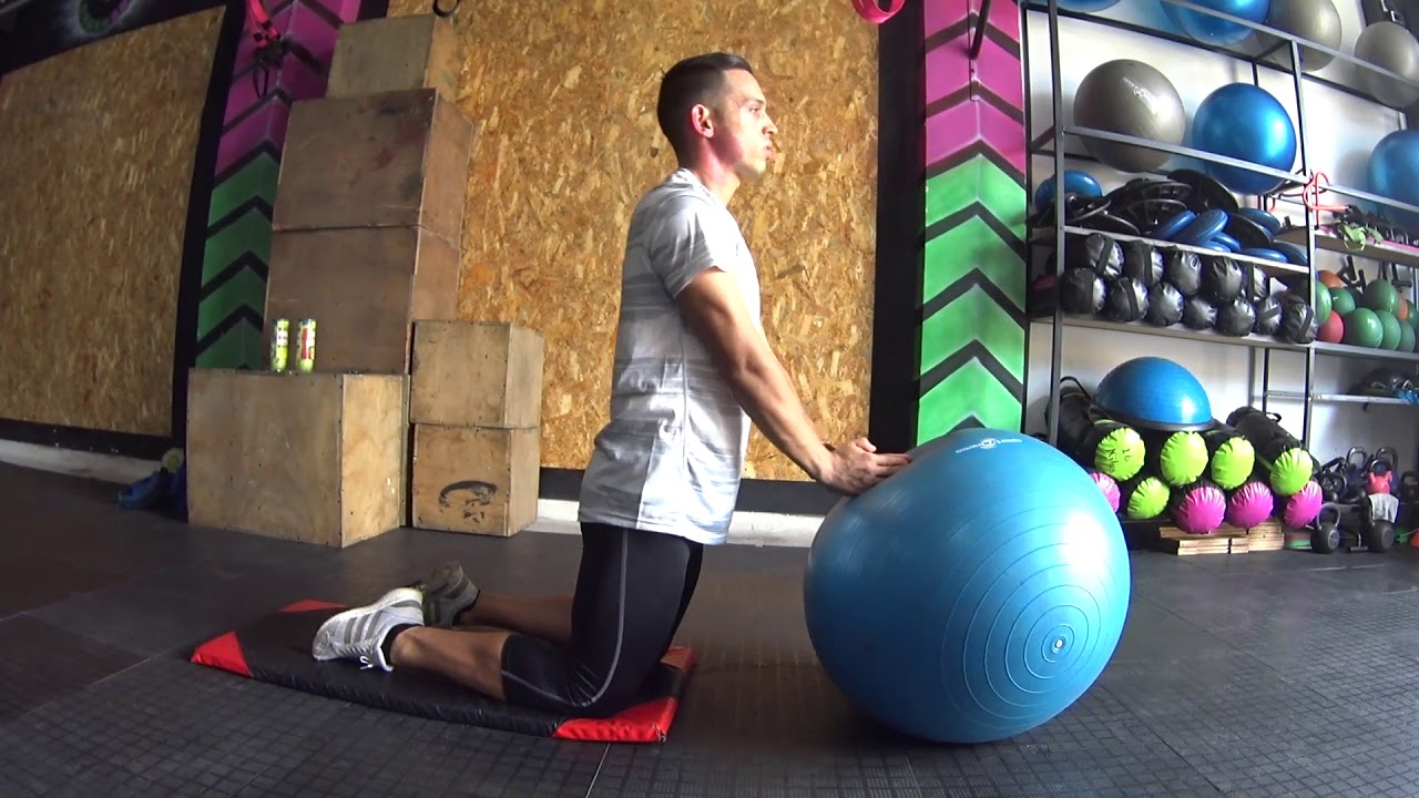 FITBALL ROLL OUT ARRODILLADO - YouTube