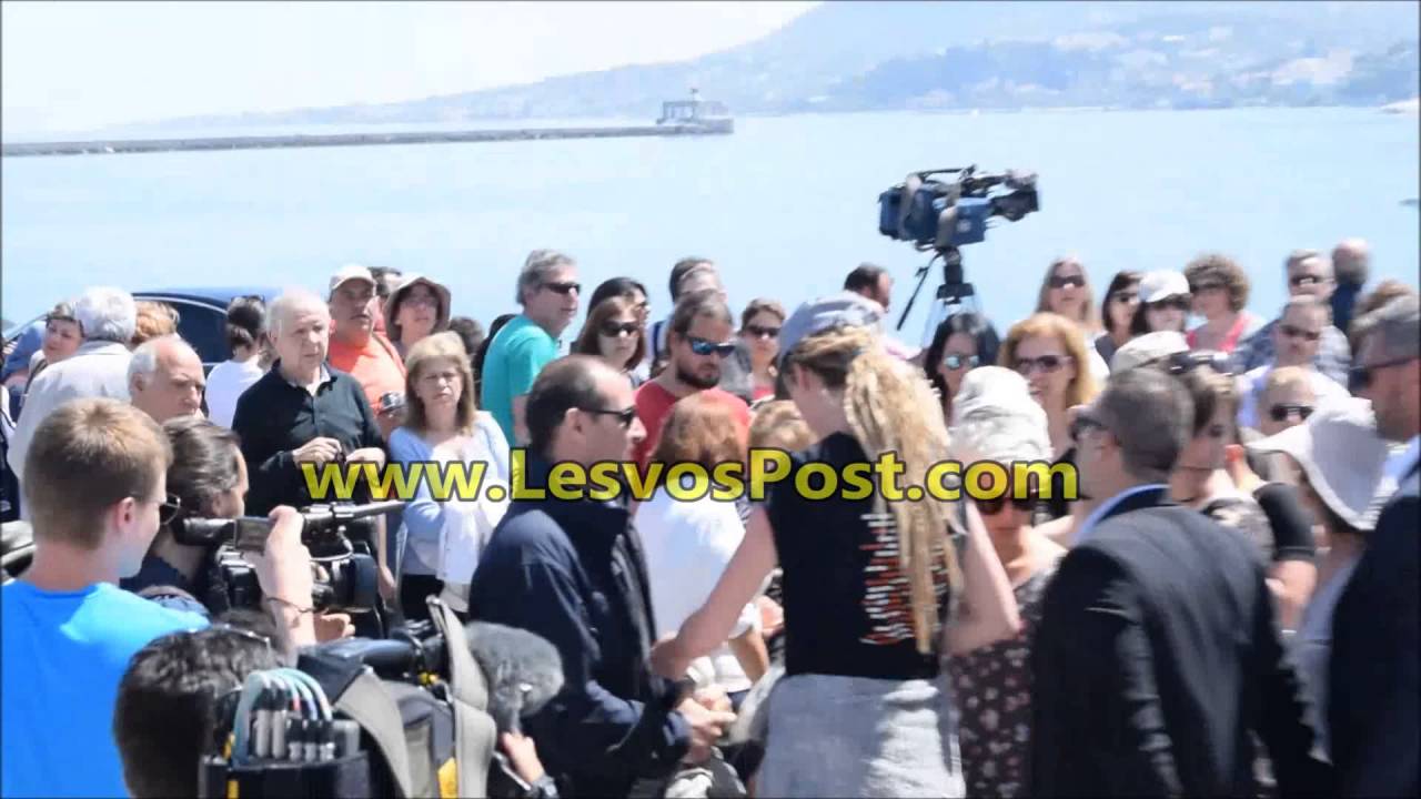 Σύλληψη την ώρα ομιλίας Πάπα στο λιμάνι Μυτιλήνης - YouTube