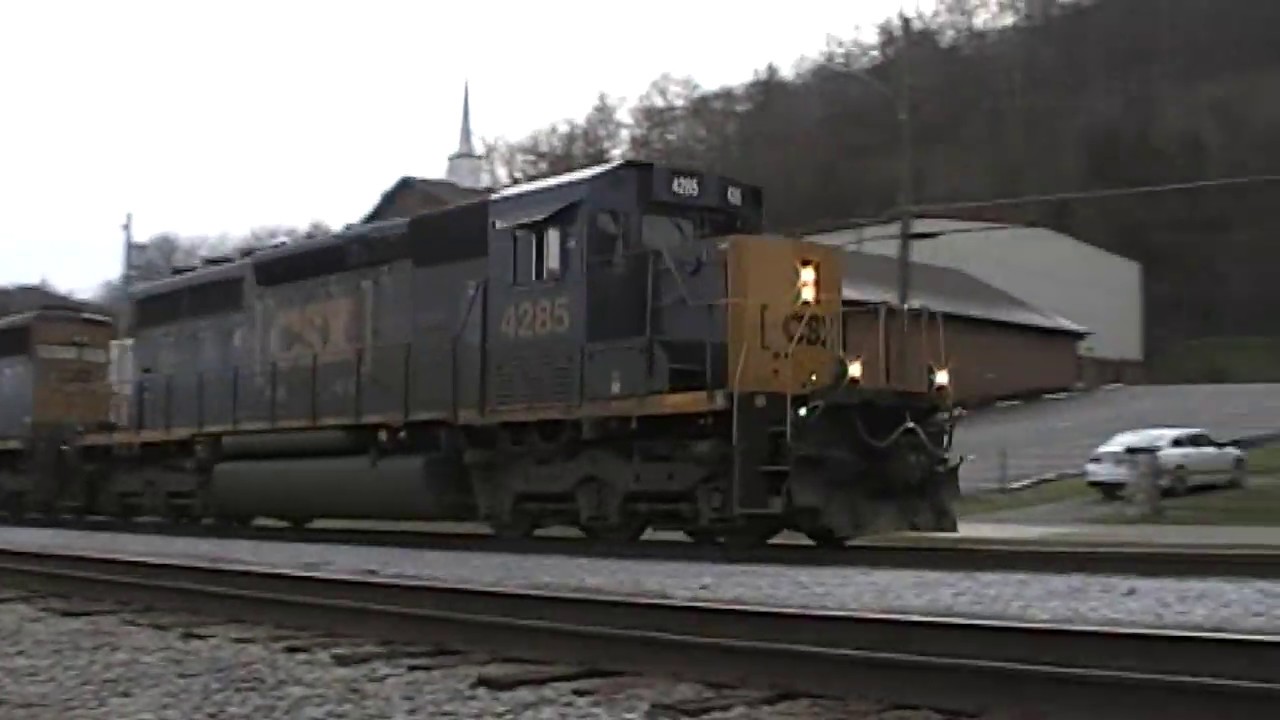 EMD SD40 Variants Power Empty CSX Tank Car Train - YouTube