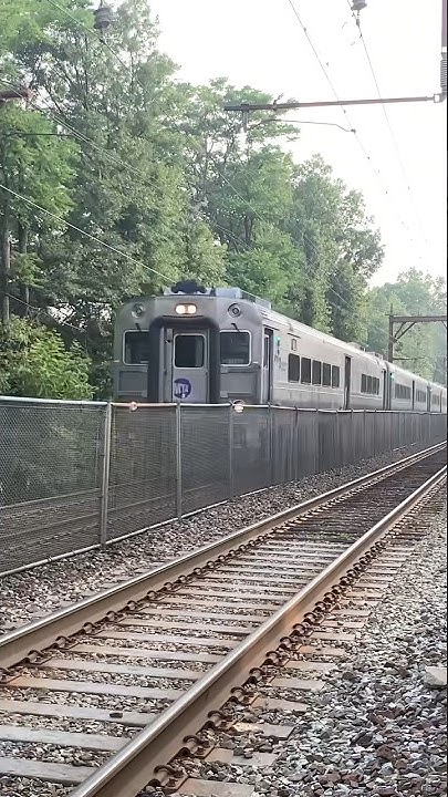 Njt 880 with 4504 trailing - YouTube