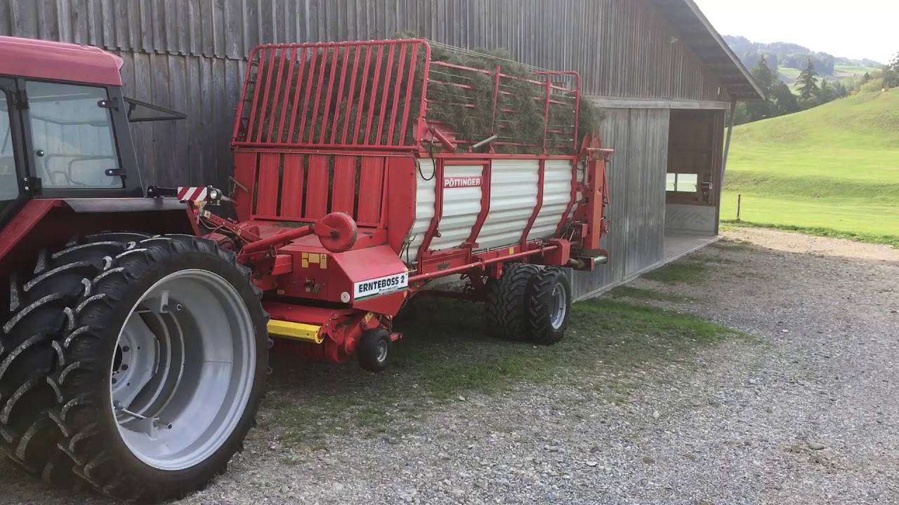 Case CS 75 mit Pöttinger Ernteboss ll - abladen in Lanker Heugebläse PX ...