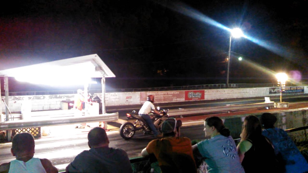 Stretched zx9 stands it up off the line - YouTube