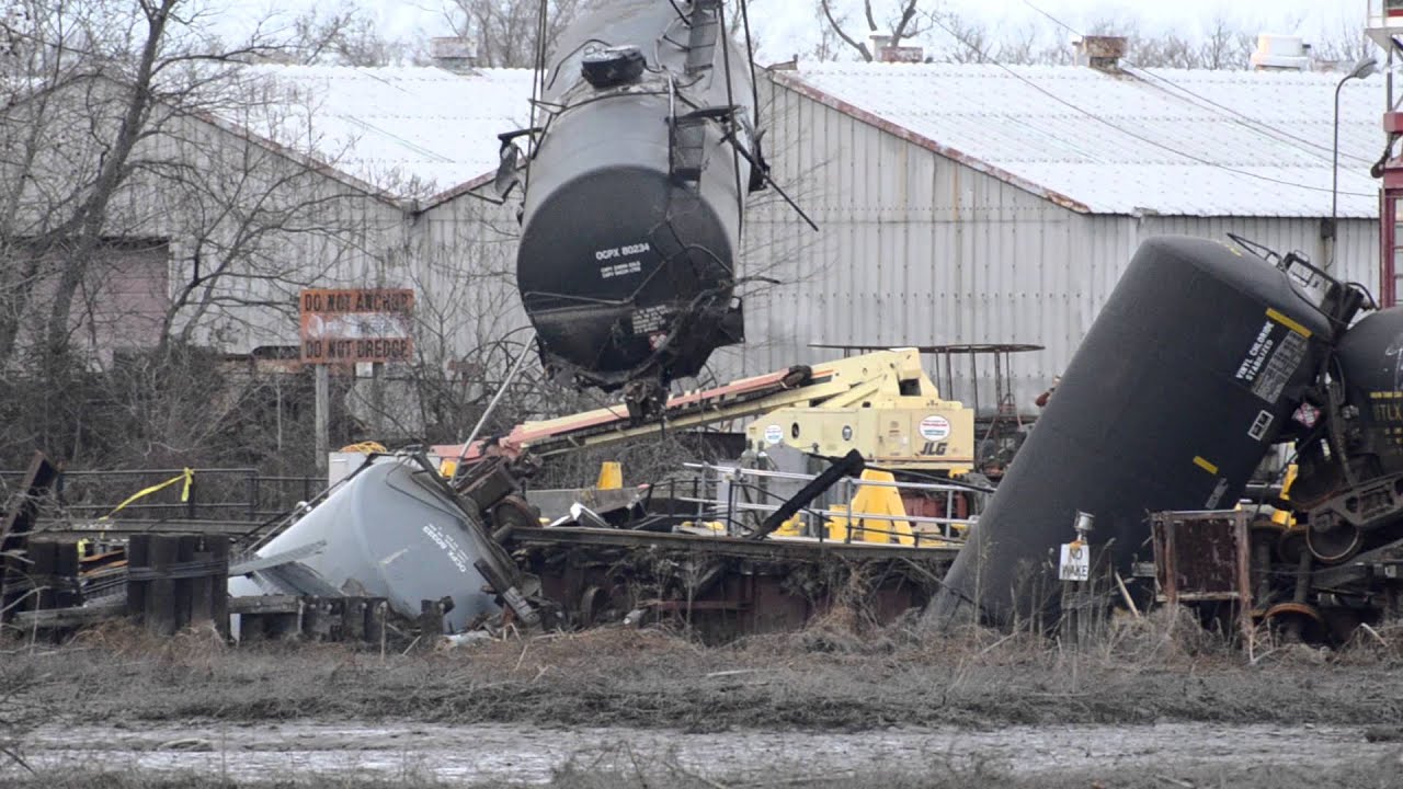 Paulsboro NJ Train Derailment Clean Up - 12/11/2012 - YouTube