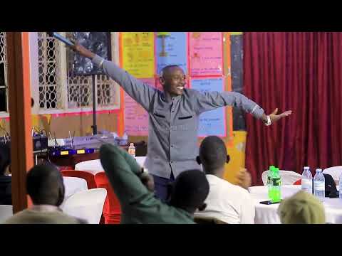 Ngarutse Imbere yawe Pastor kayiranga perfoming live in kampala Rwanda gospel song karo karungi Tv