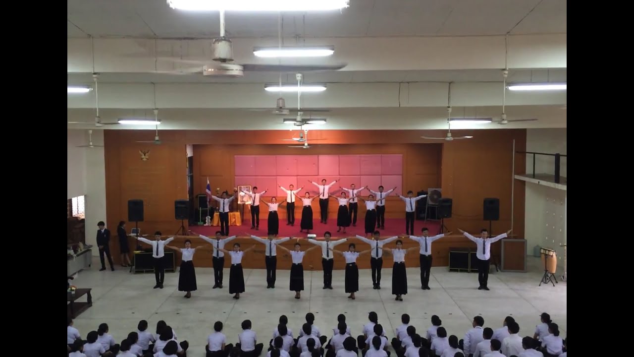 ผู้นำเชียร์คณะครุศาสตร์ UBRU #รับน้องใหม่ 2558 - YouTube