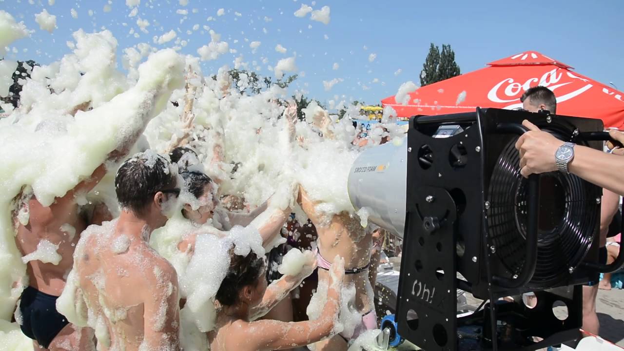 eBihoreanul.ro - Spuma Party in strandul Apollo, Baile Felix - YouTube