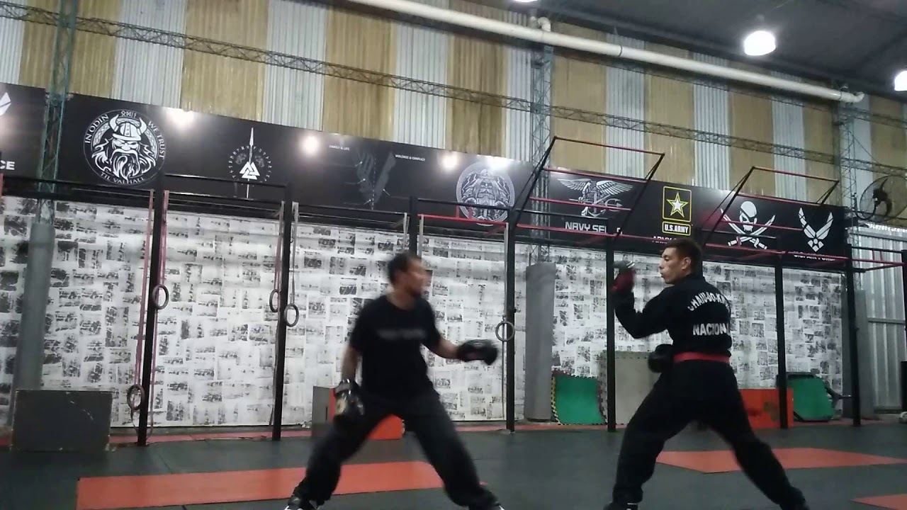 Point fighting - YouTube