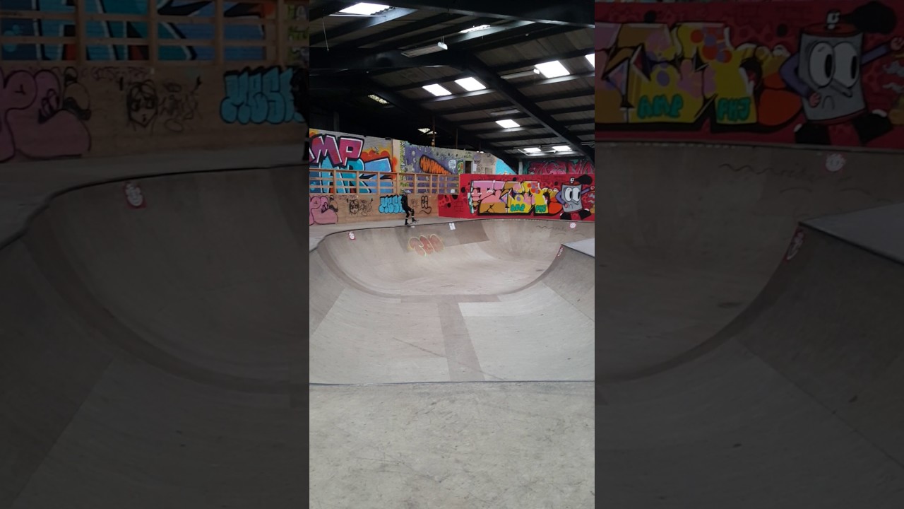 Dropping in the bowl-flo skatepark - YouTube