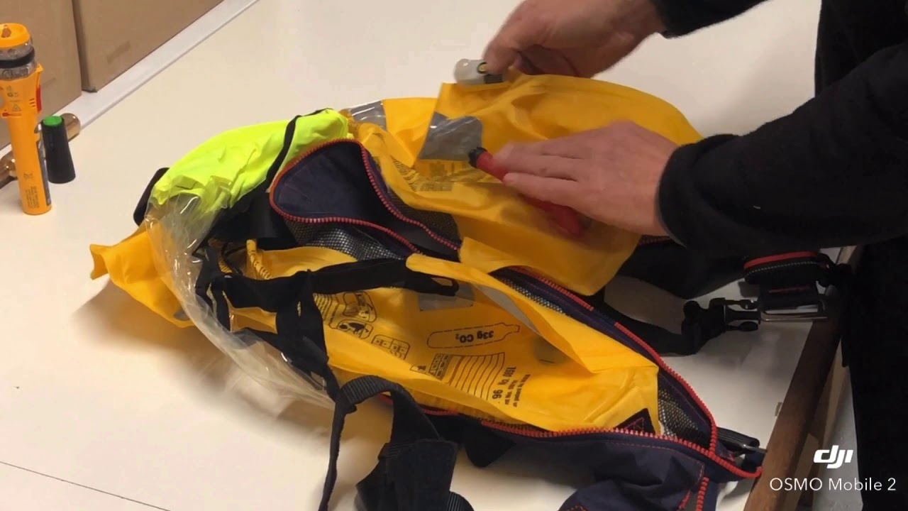 Life jacket annual inspection / reddingsvest keuring door Nemad ...