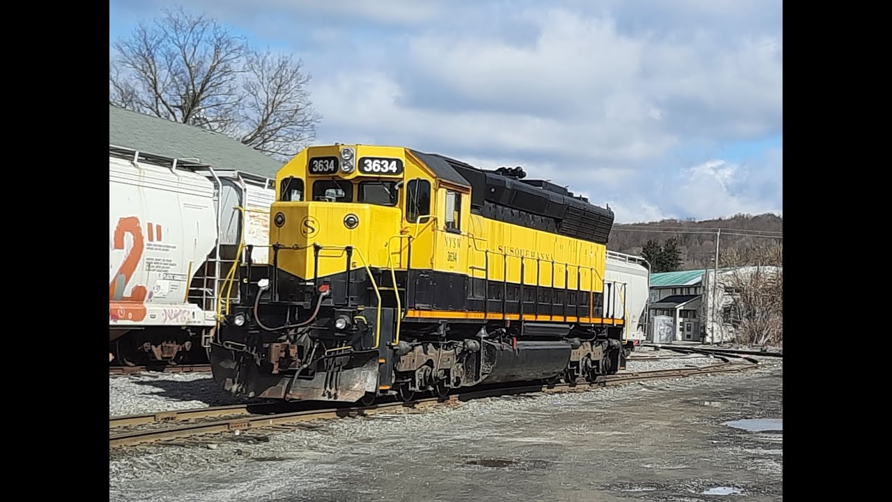88 Car Train To Syracuse In CNY, NYS&W EMD SD45-2 3634, SD70M-2 4060 ...