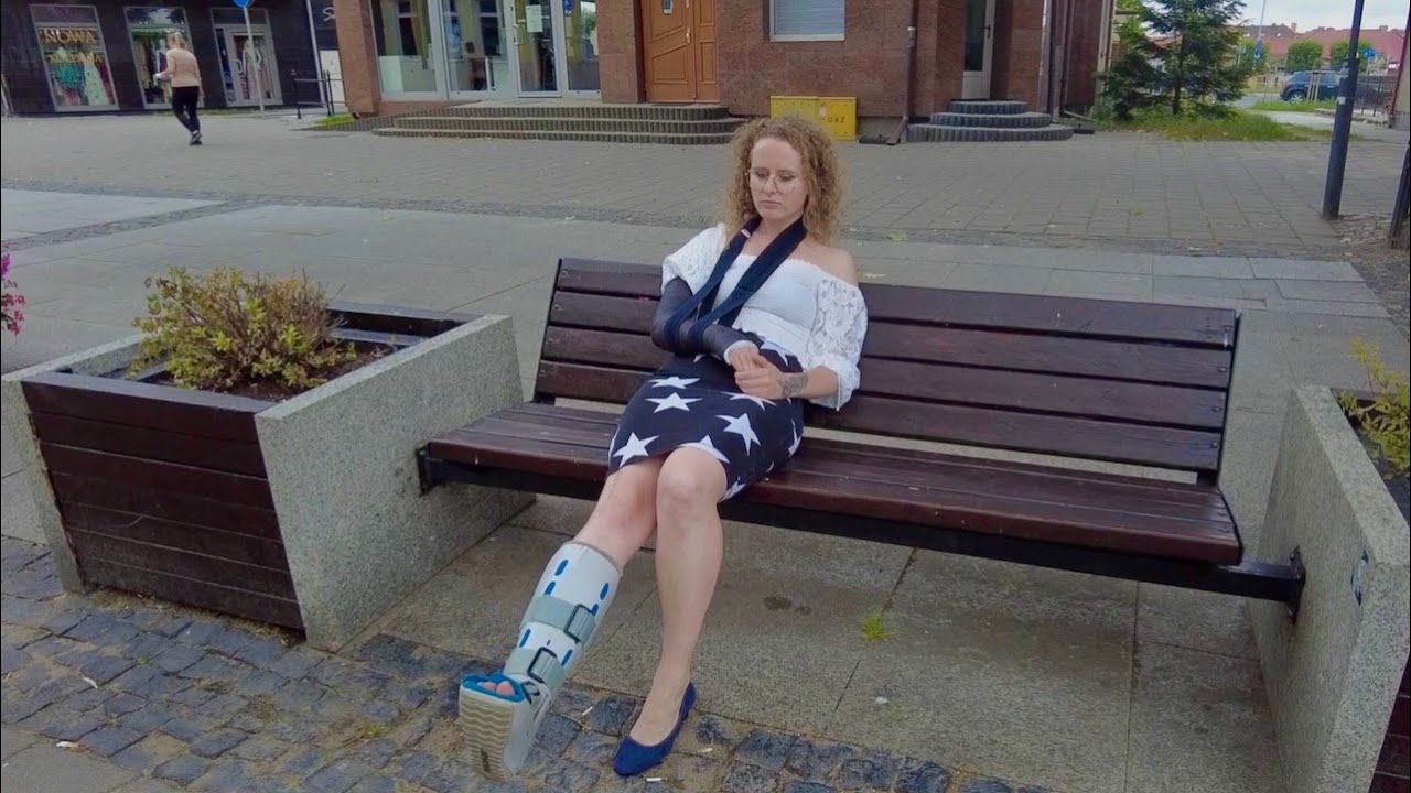 Larissa girl with broken arm and ankle - LAC, AIRCAST - Payhip