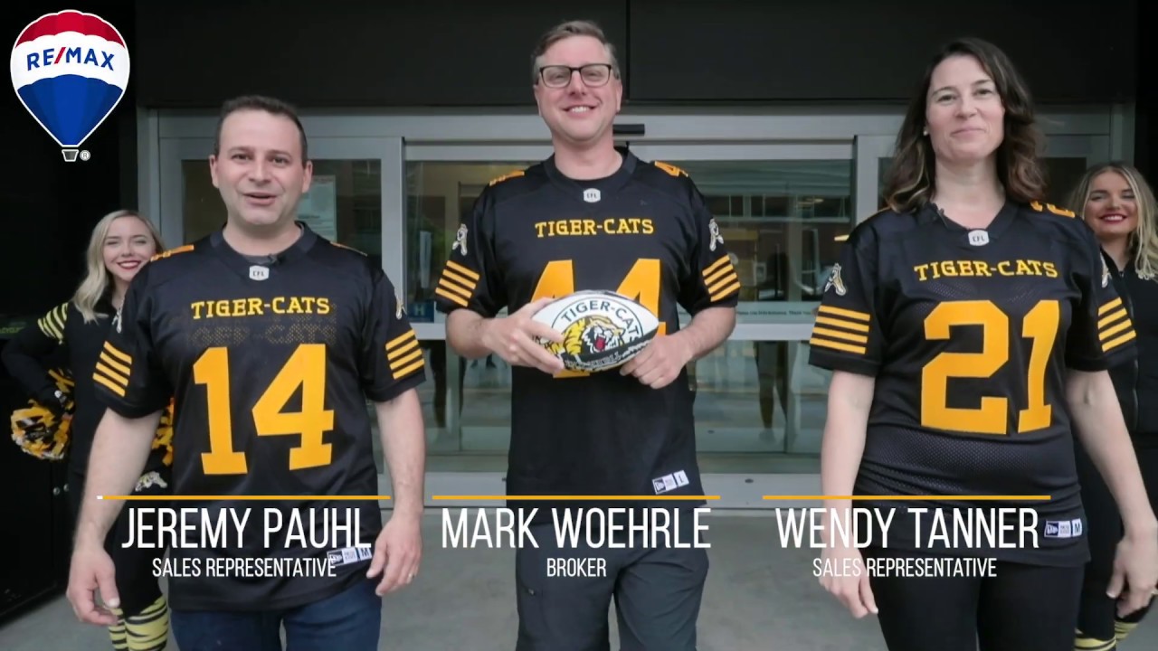 Tour Tim Hortons Field, Go Ticats ! Pig Skin Pete! Cheer leaders! - YouTube