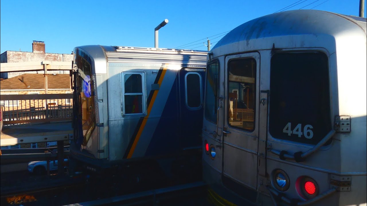 Staten Island Railway: R44 & R211S Local & Express SIR Trains at Dongan ...