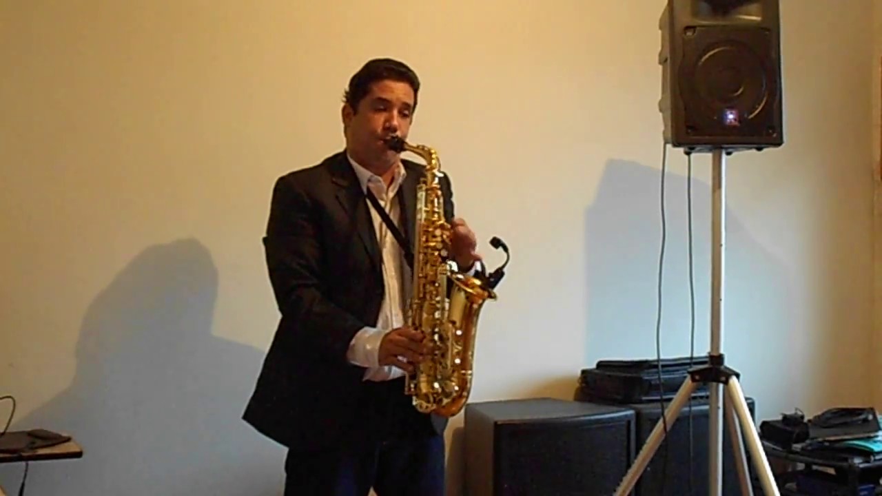 Saxofonista Sandro Lopes / She - YouTube