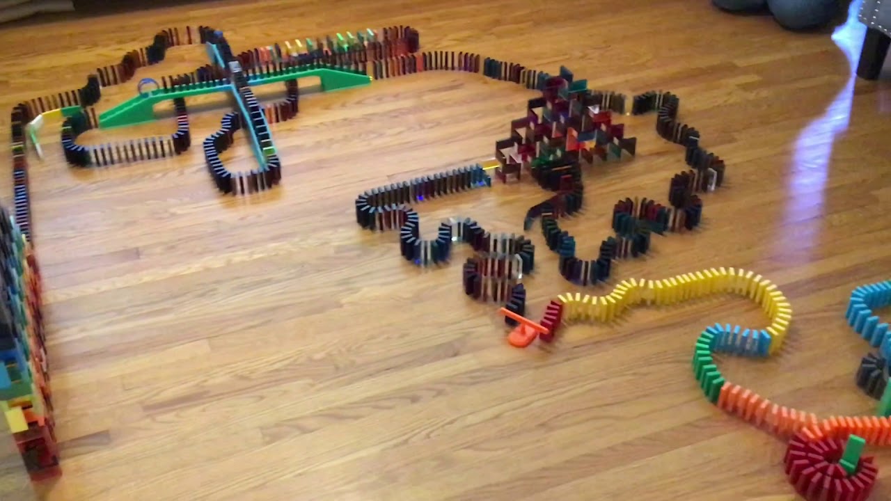 AlKaTrav’s First Ultimate Domino Run! 1100 Dominoes! - YouTube