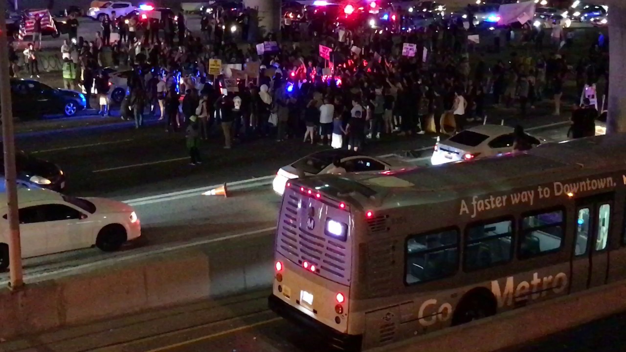 Protest on 101 Freeway Los Angeles - YouTube