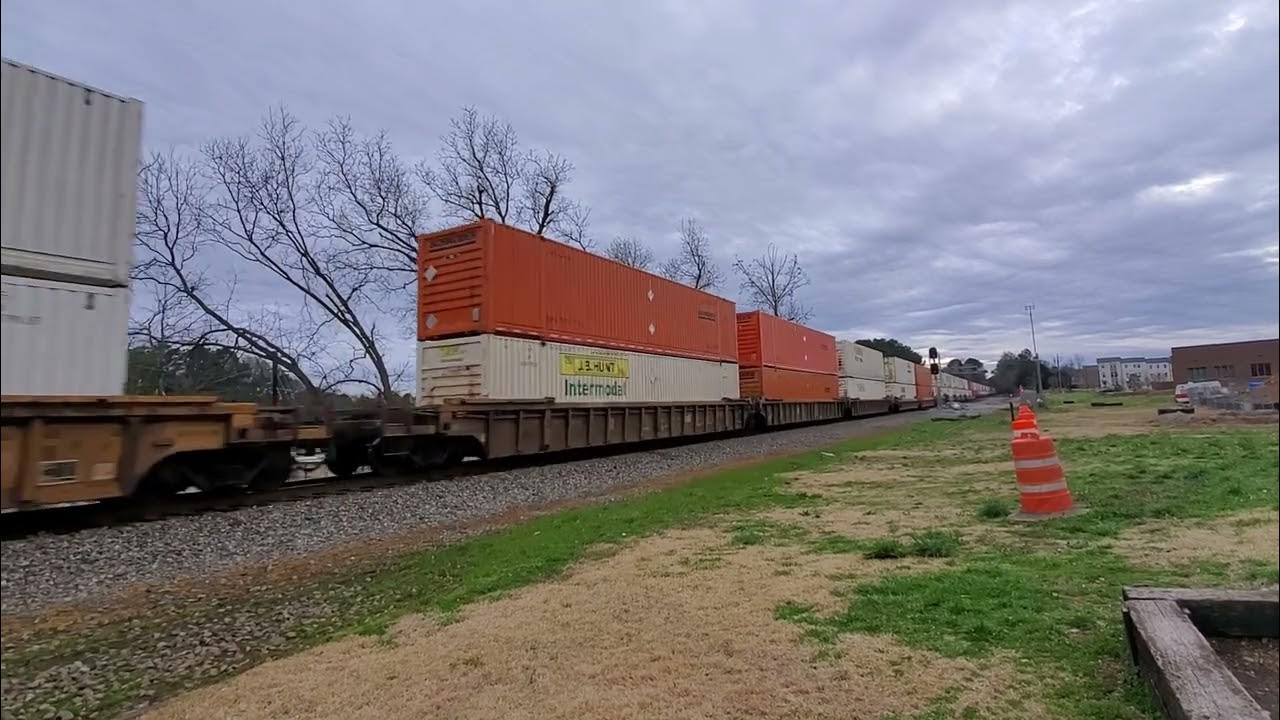 NS 222 with BNSF 6526 ES44C4 BNSF 5361 C44-9W BNSF 6804 ES44C4 Duluth ga - YouTube