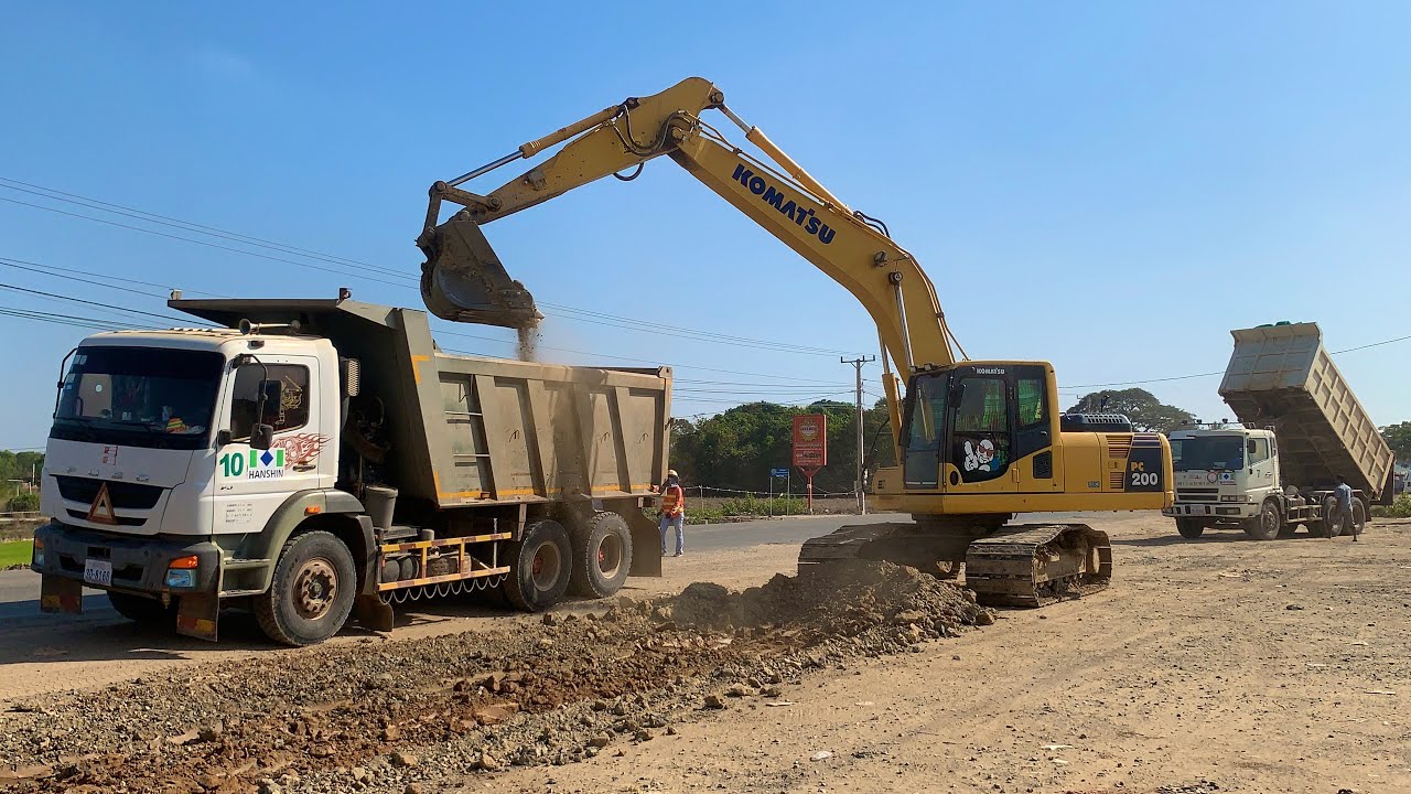 Excavator Digging Road Loaning Truck អិចស្កាកាយដីចេញពង្រីកផ្លូវជាតិ០២ ...