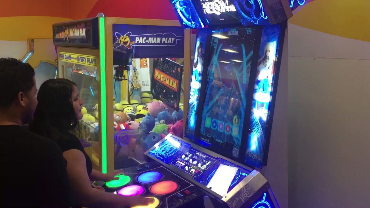 Arcade in Plaza Las Americas in Hato Rey Puerto Rico - YouTube