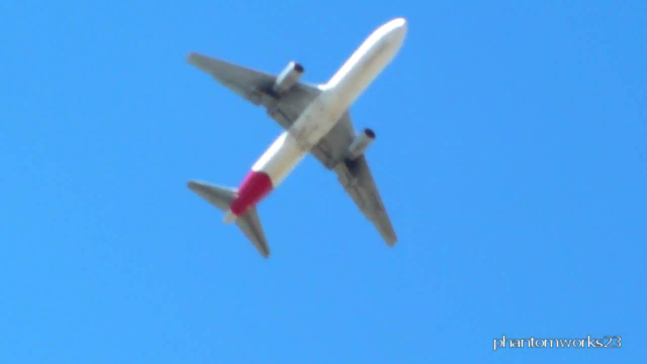 QANTAS 767 takeoff ( Rolls Royce engines ) - YouTube