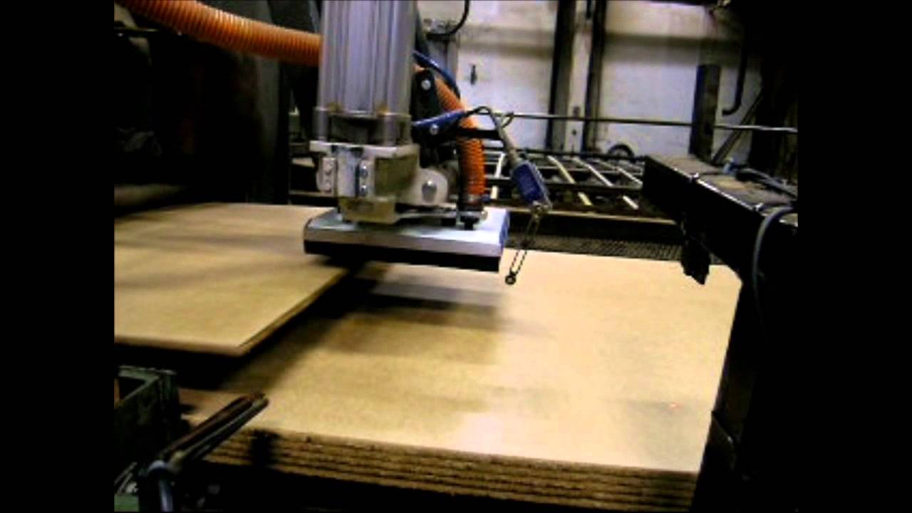 Vuss vacuum plate handling hot wooden plates - YouTube