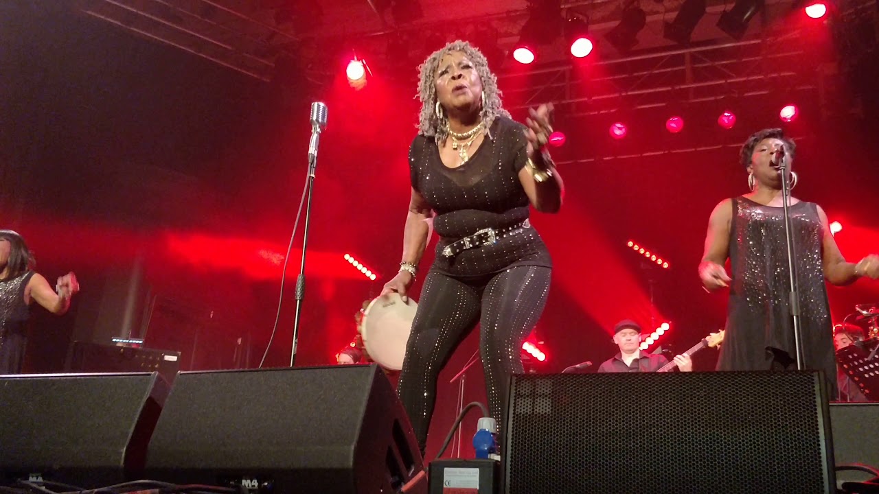 Martha Reeves & the Vandellas - Jimmy Mack - At Paisleys Town Hall ...