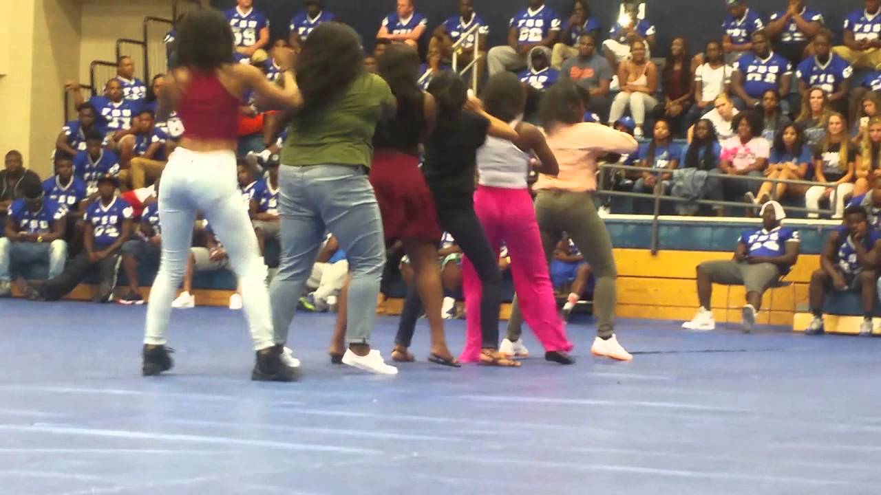 FSU Pep Rally 2015 - Alpha Kappa Alpha - YouTube