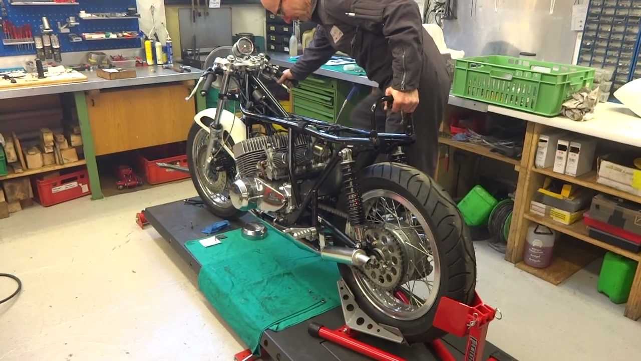 Kawasaki H1 500 Engine Philipp - YouTube