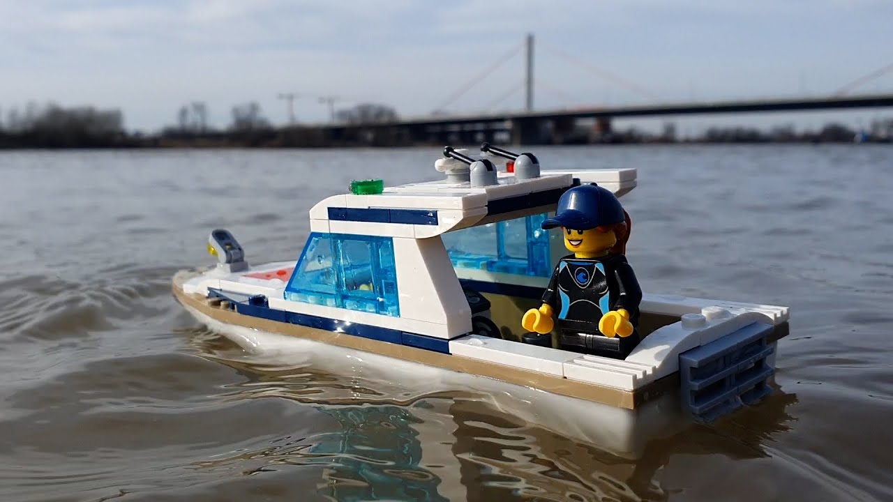 Mit dem Lego Boot auf dem Rhein - YouTube