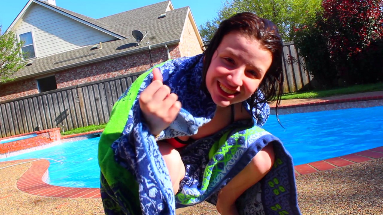 POOL DAY AND SING ALONG!! - YouTube