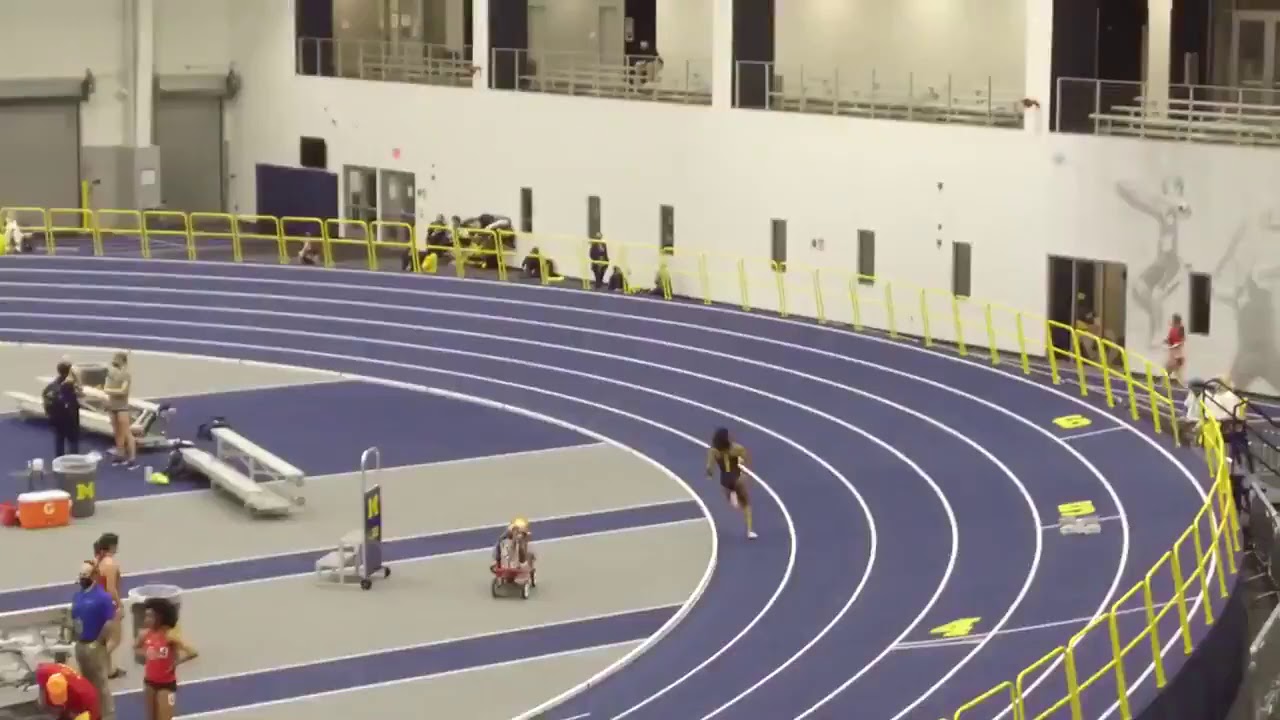 michigan track women amazing run - ziya holman come back - YouTube