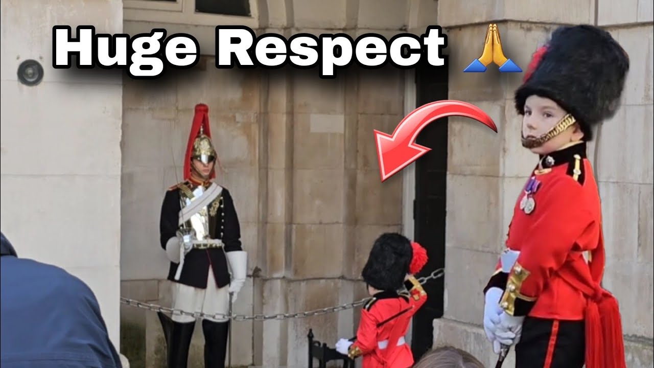 "Unforgettable Moment"! Young Boy RESPECT The King's Guard💂‍♂️ - YouTube