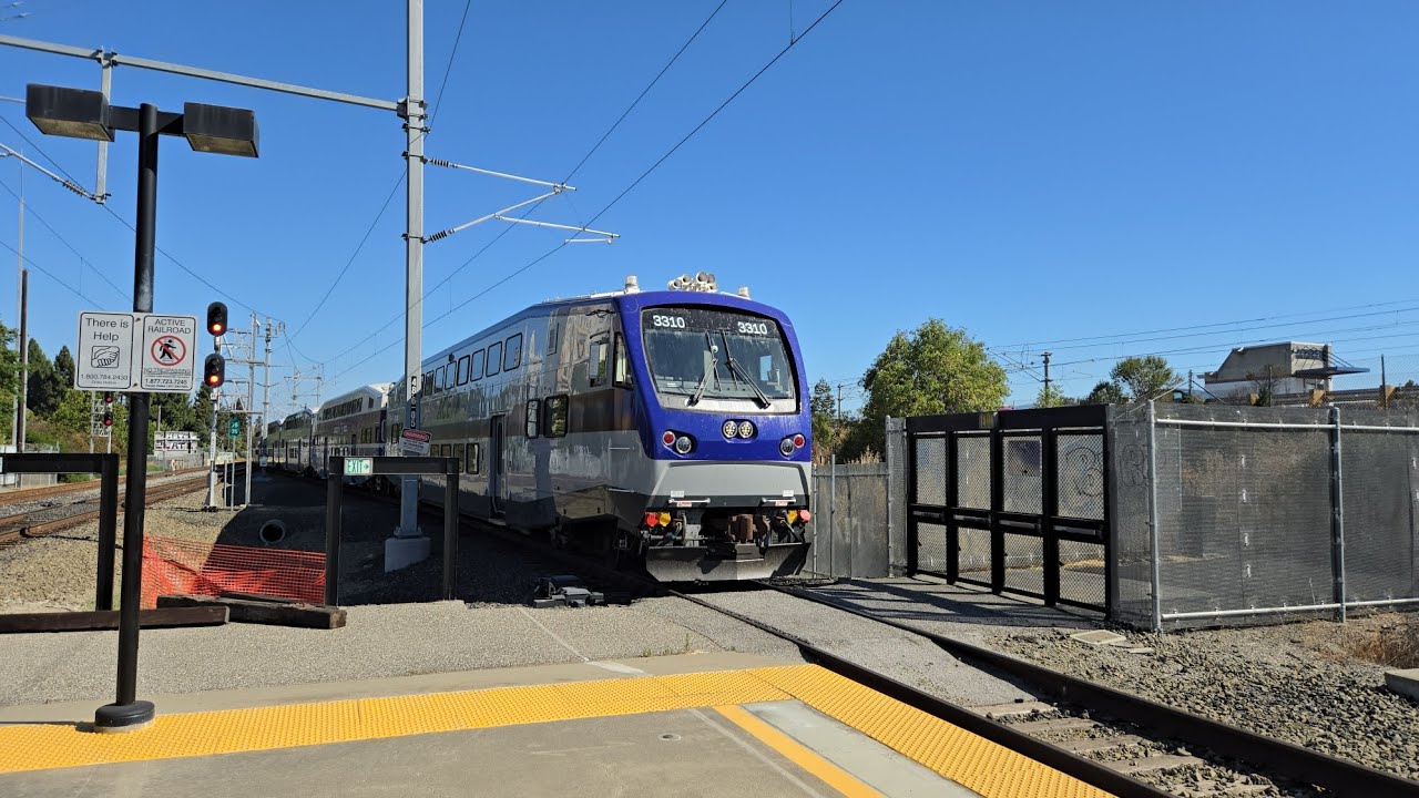 ACE Train 08 at Tamien Station with ACEX #3310 Cab Car, SC-44 #3110 and ...